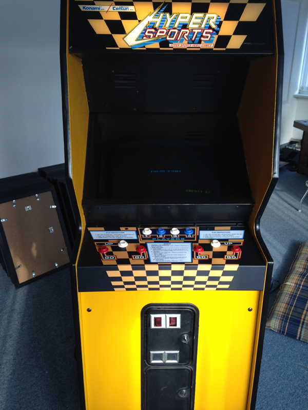 Arte arcade "HYPER SPORTS RIGHT SIDE ART" restaurado para el espacio ...