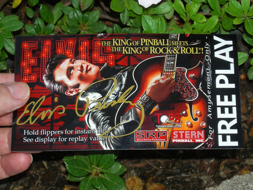 "Elvis Custom Pinball Cards" (STERN) designed by Zona Arcade and Mikonos