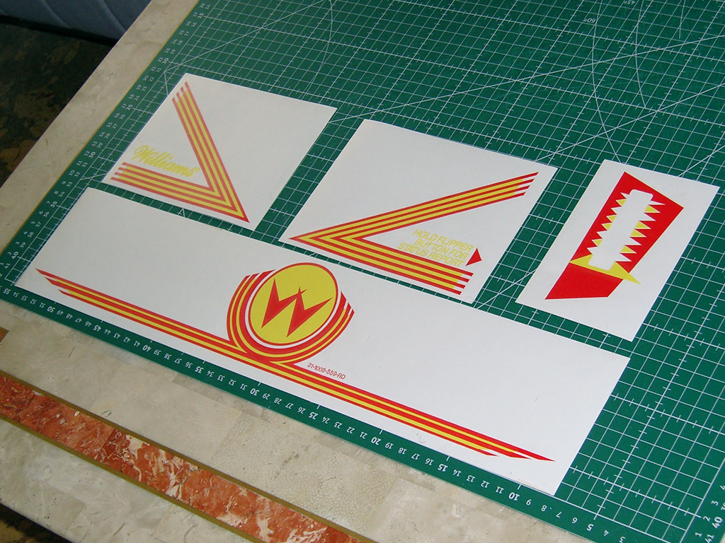 "Williams Pinball Aprons Set" (WILLIAMS) printed in die cut vinyl for ...