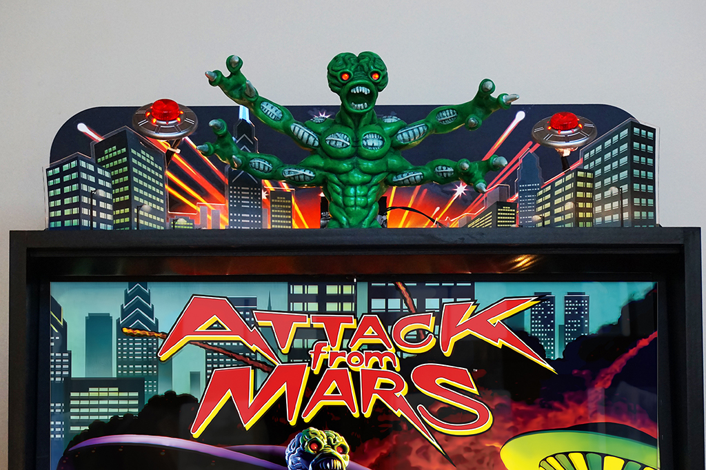 Vídeo del funcionamiento de "Attack From Mars Custom Pinbal Topper ...