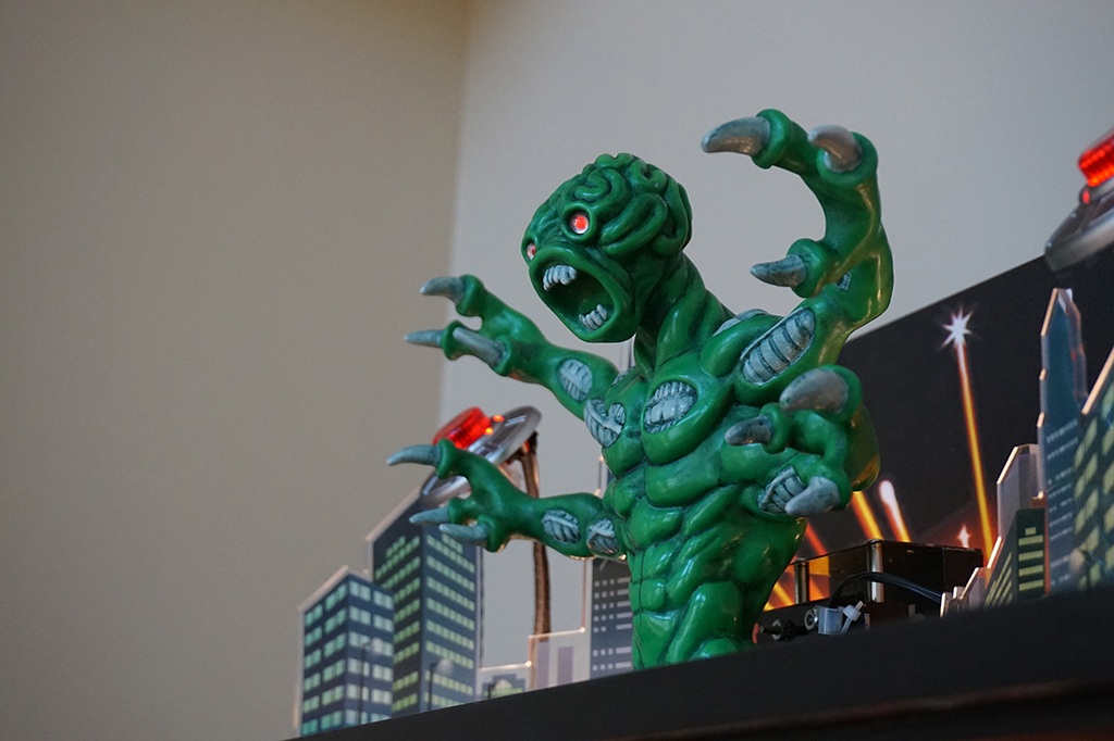 Vídeo del funcionamiento de "Attack From Mars Custom Pinbal Topper ...